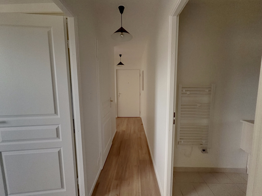 2 pièces, dernier étage avec balcon, cave et place de parking en sous ...