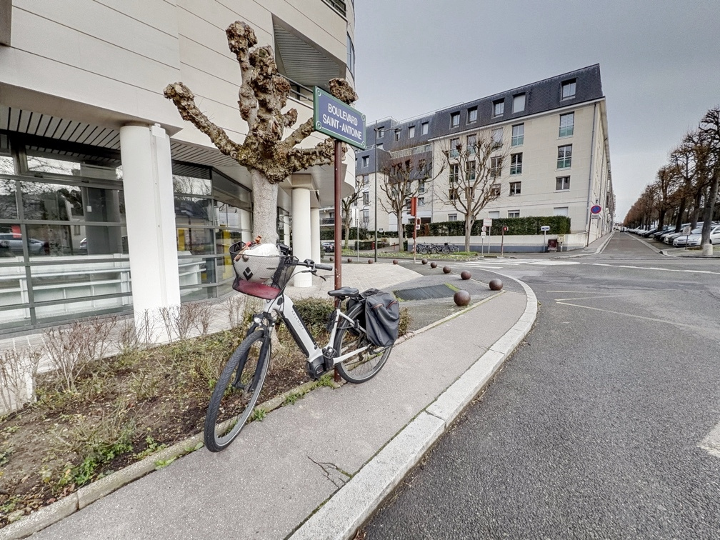 2 pièces, dernier étage avec balcon, cave et place de parking en sous ...