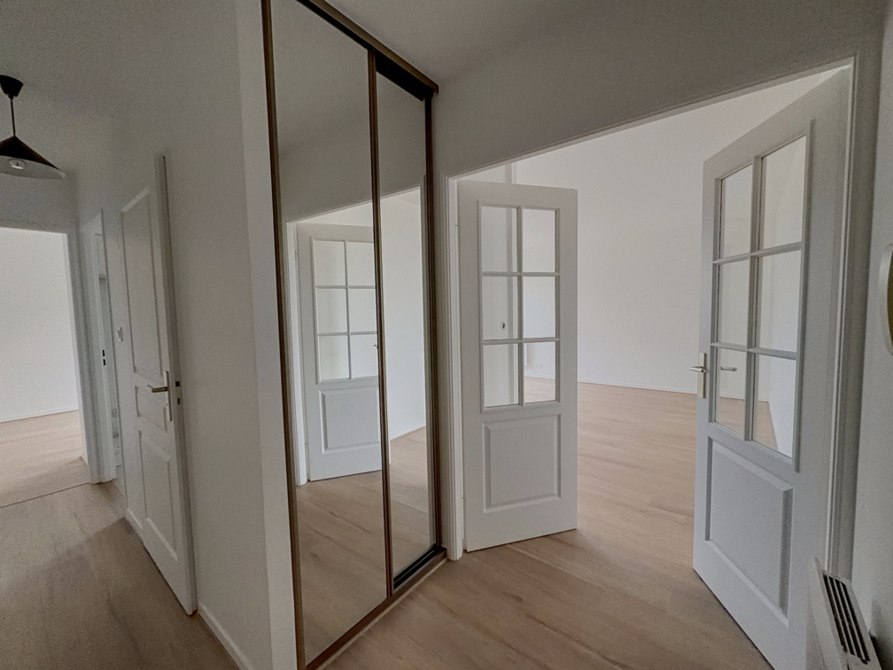 2 pièces, dernier étage avec balcon, cave et place de parking en sous ...