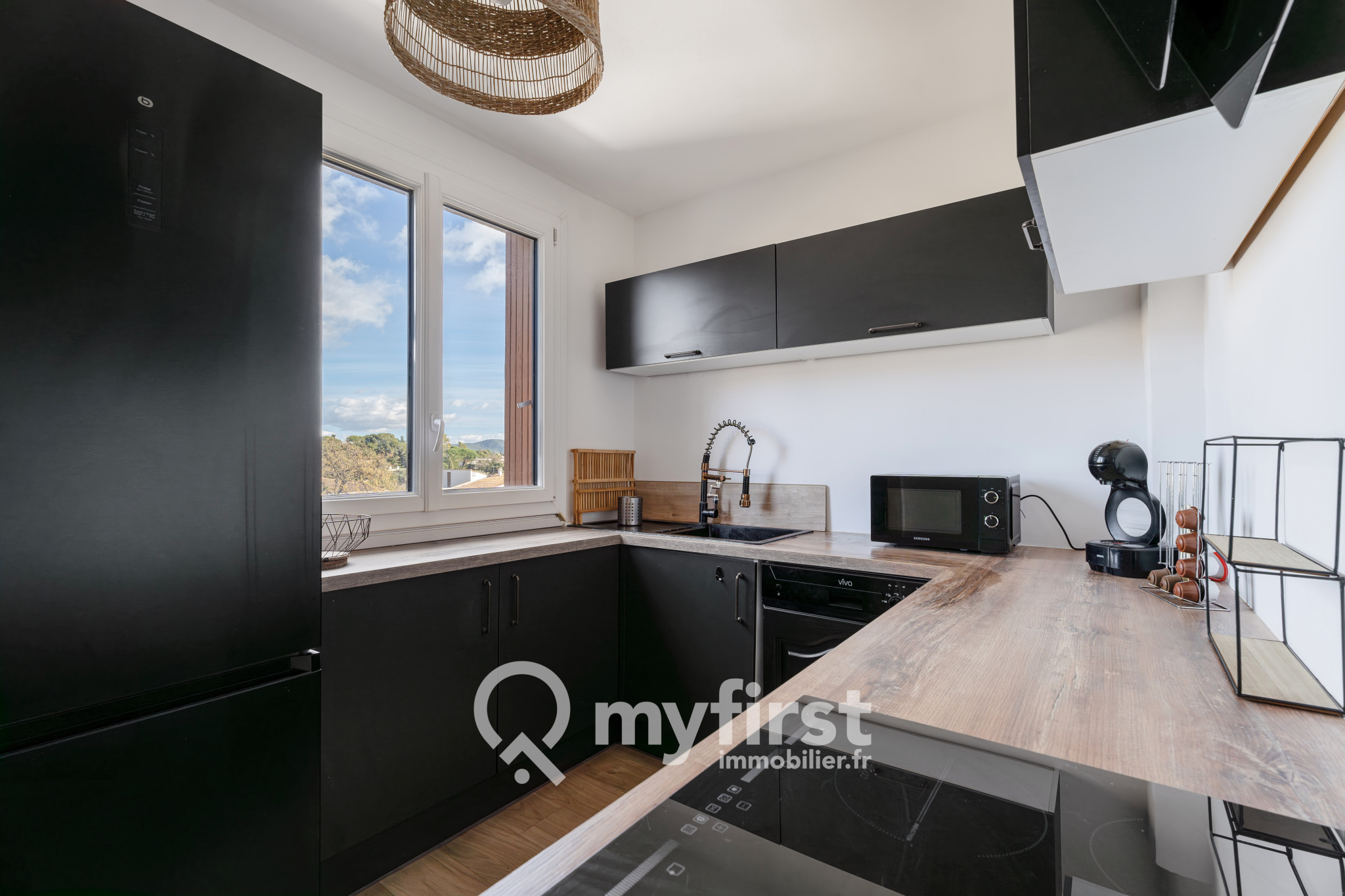 Grand T2 meublé avec garage, cave et stationnement – Résidence fermée à La Serinette | Réseau ...