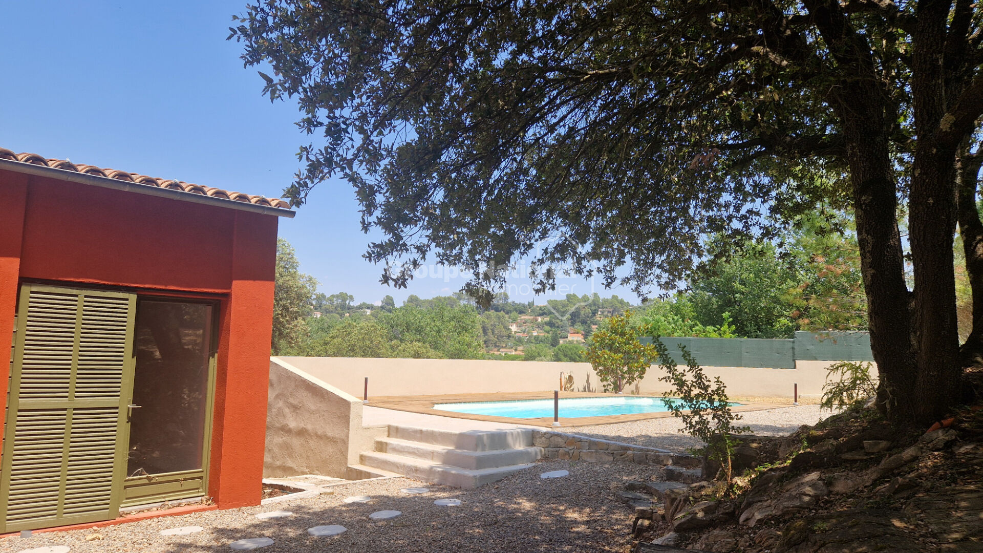 Villa d'architecte - 2 logements sur terrain de 16 000 m² | Réseau ...